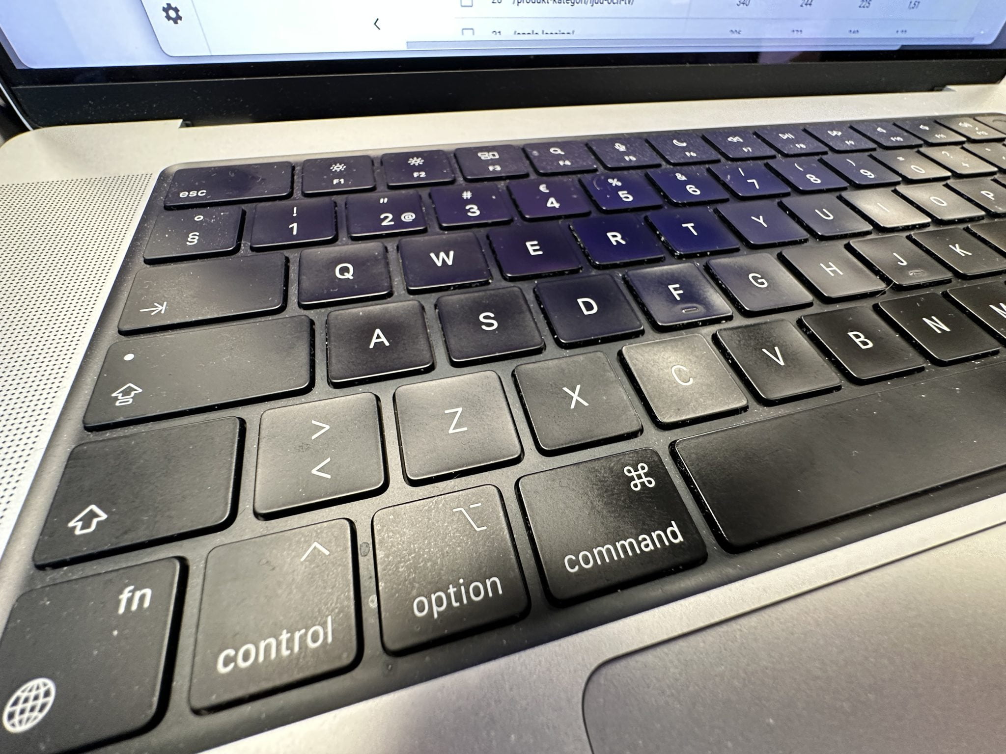 Guide: Så får du fram @ och $ på Mac tangentbord - Permånad®